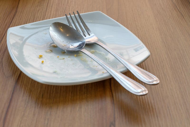 Piatto vuoto dopo pranzo fotografia stock. Immagine di ristorante ...