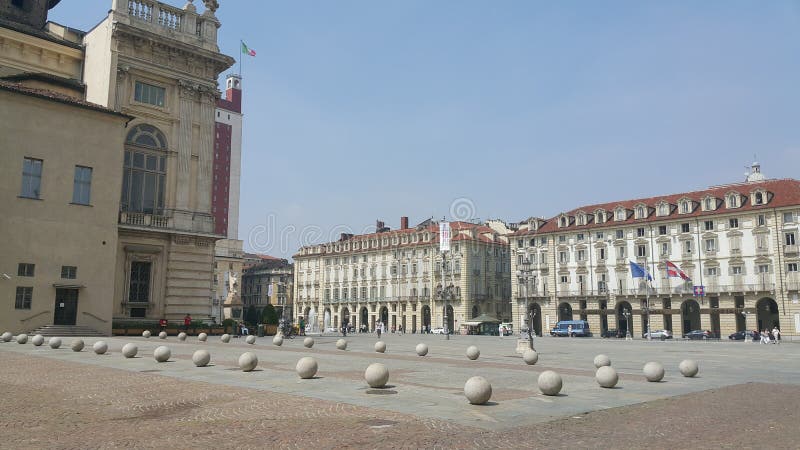 Piazza Castello redactionele foto. Image of kasteel - 104189771