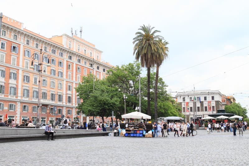 Piazza Del Risorgimento in Rom Redaktionelles Stockbild - Bild von ...