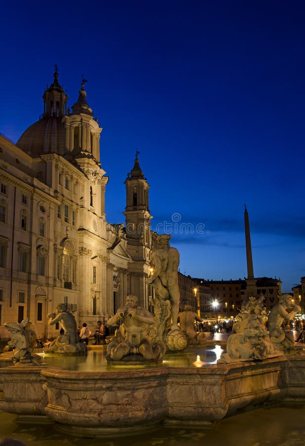 Piazza Navona at night editorial photography. Image of italy - 41589057