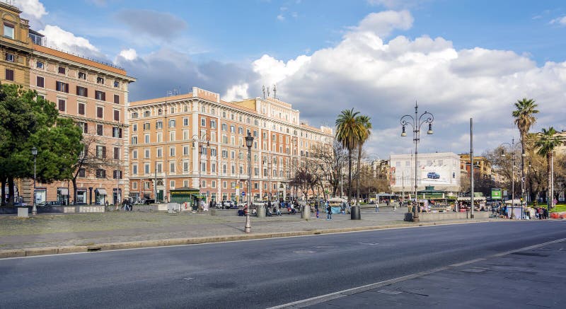 Piazza Risorgimento a Roma fotografia editoriale. Immagine di città ...
