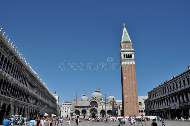 Tourists on Piazza Della Signoria Editorial Photo - Image of vacation ...