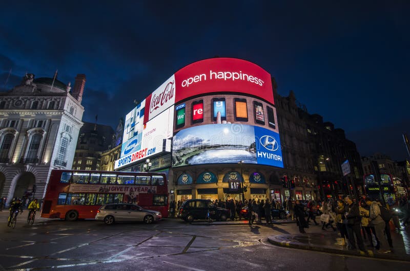 Piccadilly circus at night editorial stock image. Image of road - 30431309