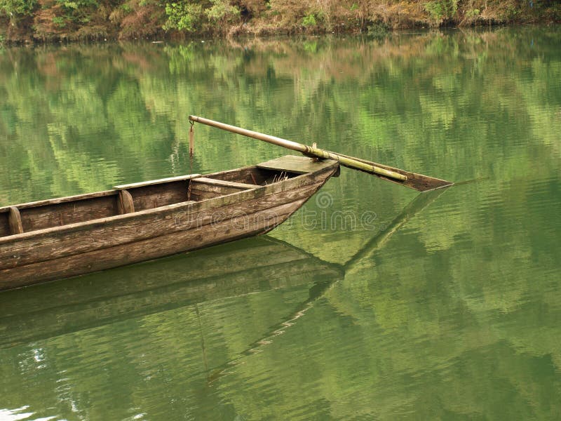 Piccole barche di legno fotografia stock. Immagine di barche - 14254954
