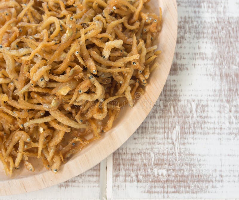 Piccoli pesci fritti immagine stock. Immagine di fritto - 51819105