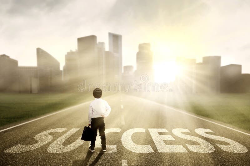 Piccolo Imprenditore in Cerca Di Successo Immagine Stock - Immagine di ...
