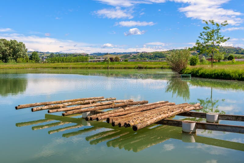 Piccolo Lago in Piemonte, Italia Fotografia Stock - Immagine di esterno ...