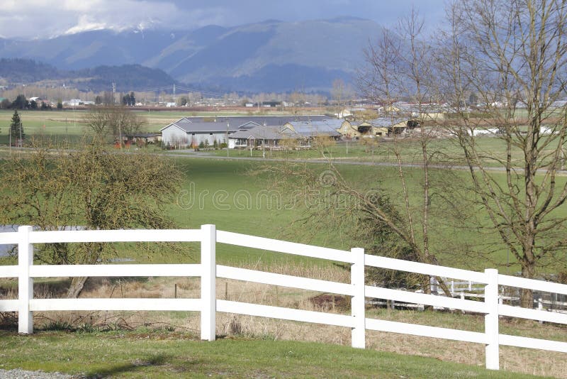 Picket Fence Valley Farm stock image. Image of farms - 38996307