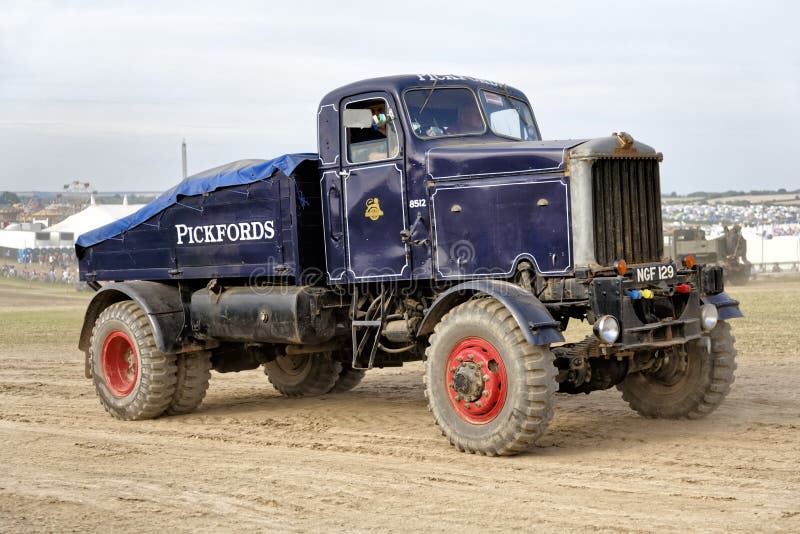 A 1952 Pickfords Scammell Mountaineer Editorial Image - Image of ...