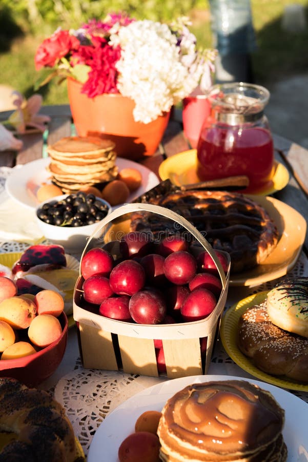 Picnic in the Backyard on a Sunny Day Stock Image - Image of cakes ...