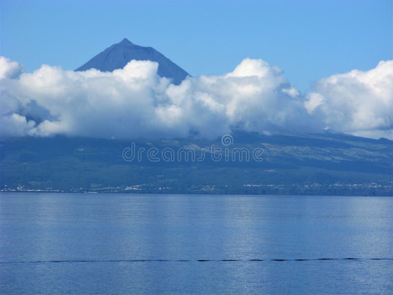 Ansicht Von Pico-Vulkan Von Sao-Jorge-Insel, Die Azoren Stockfoto ...