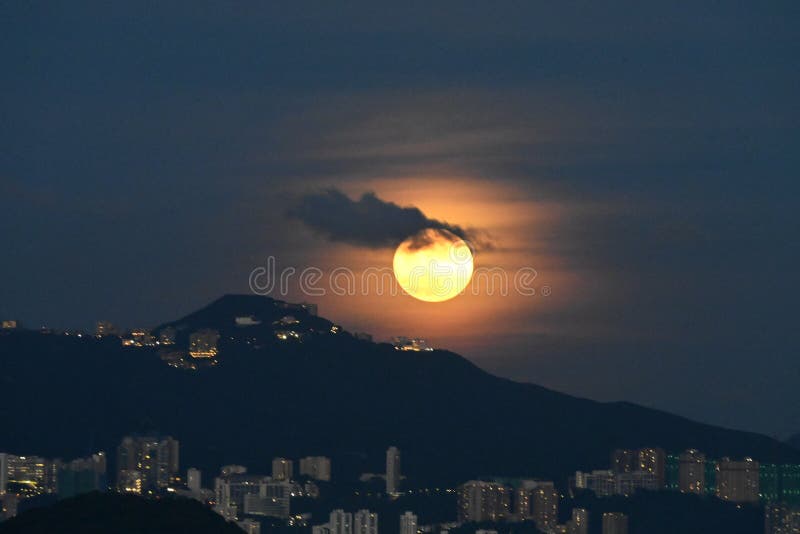 Pico lua hong kong foto de stock. Imagem de noite, céu - 237352726