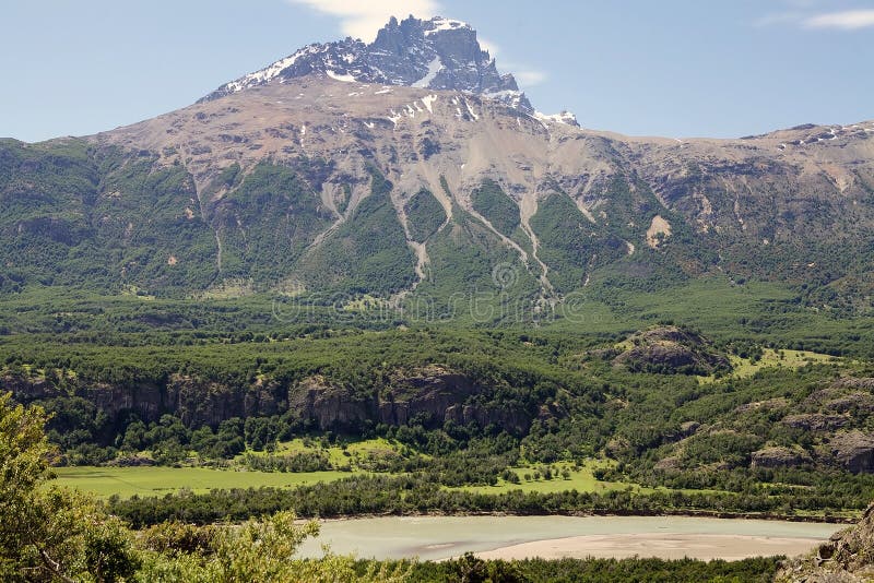 Pico Rochoso De Cerro Castillo, O Chile Imagem de Stock - Imagem de ...
