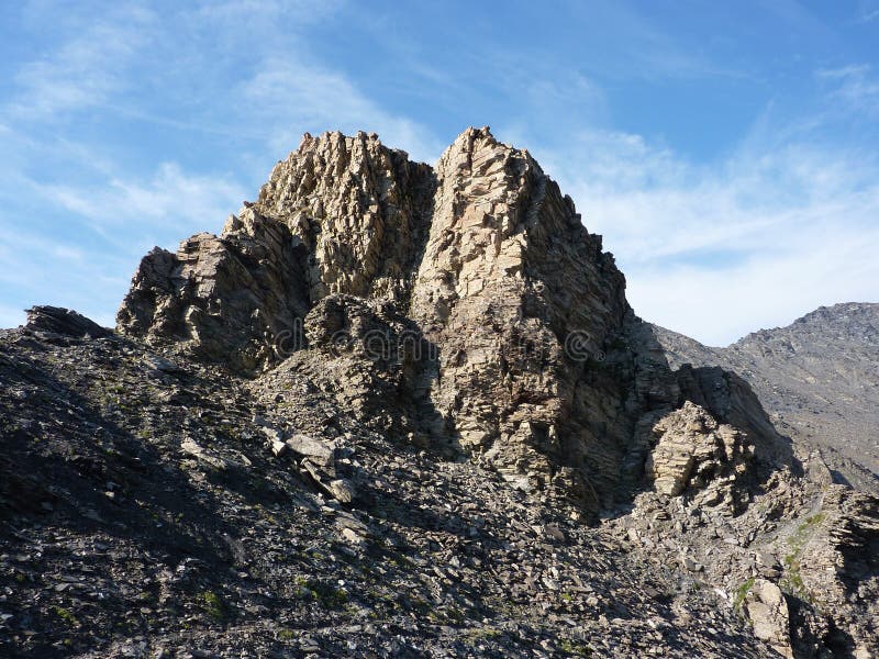 Pico rocoso imagen de archivo. Imagen de escalada, cubierta - 58057555