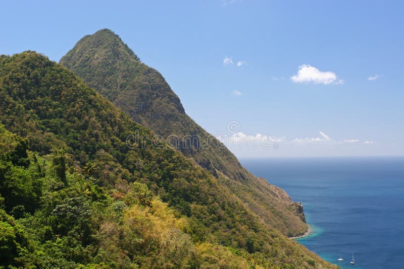 Picos gemelos en el Caribe imagen de archivo. Imagen de relajante - 2345643