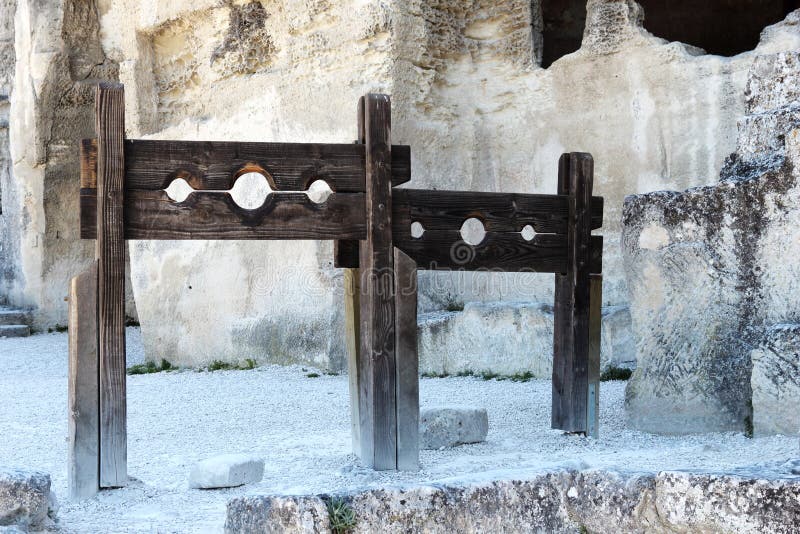 Picota medieval de madera imagen de archivo. Imagen de dungeon - 61844311