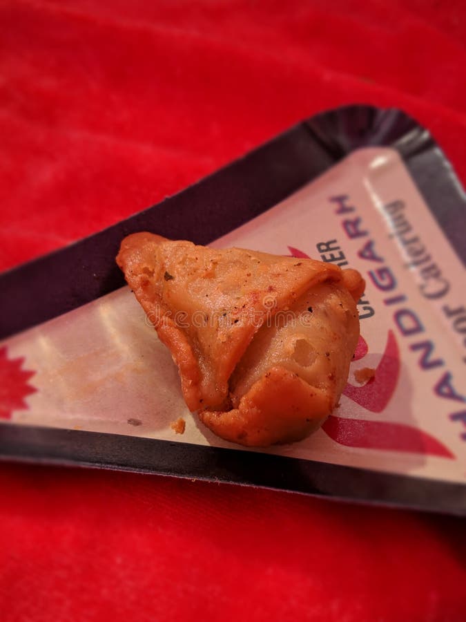 Picoteo Indio Sabroso Samosa Foto editorial - Imagen de frito, samosa ...