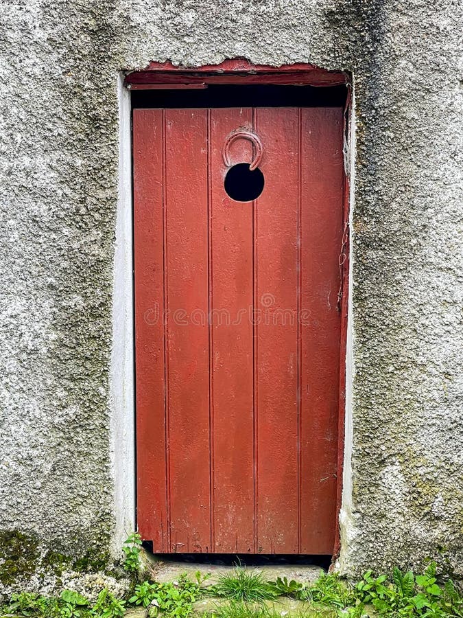 Red Barn Doors on Country Shed, Ireland Stock Image - Image of boards ...