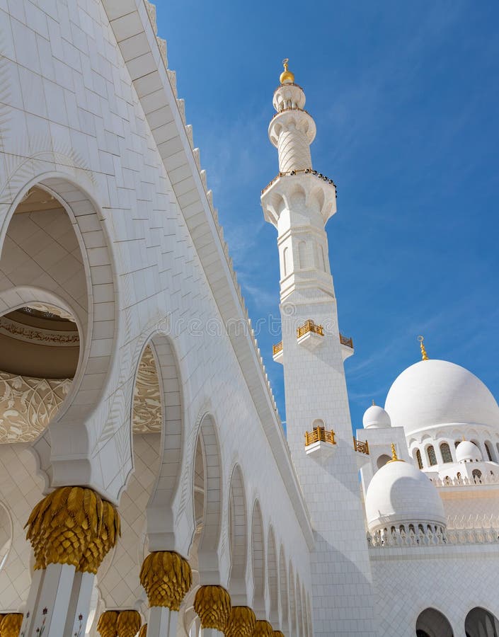 Sheikh Zayed Grand Mosque - Sahan Courtyard Stock Photo - Image of ...