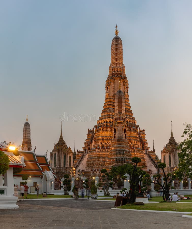 Wat Arun Temple at Sunset stock image. Image of bangkok - 320546297