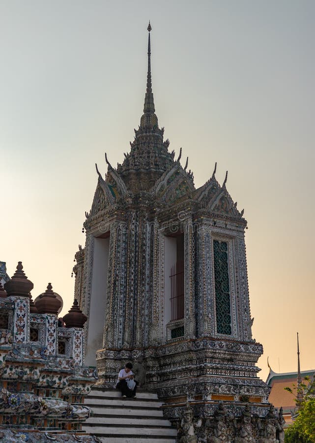 Wat Arun Temple at Sunset editorial photo. Image of travel - 320545971