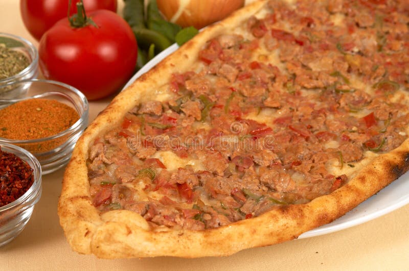 Pide turc photo stock. Image du owen, restaurant, brun - 1295676