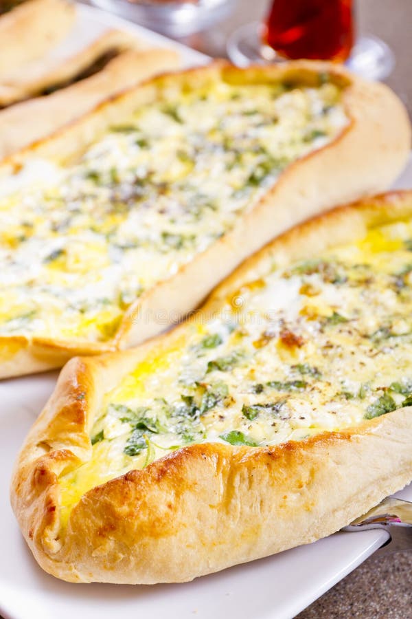 Pides Turc Chaud De La Plaque Image stock - Image du commande, poivre ...