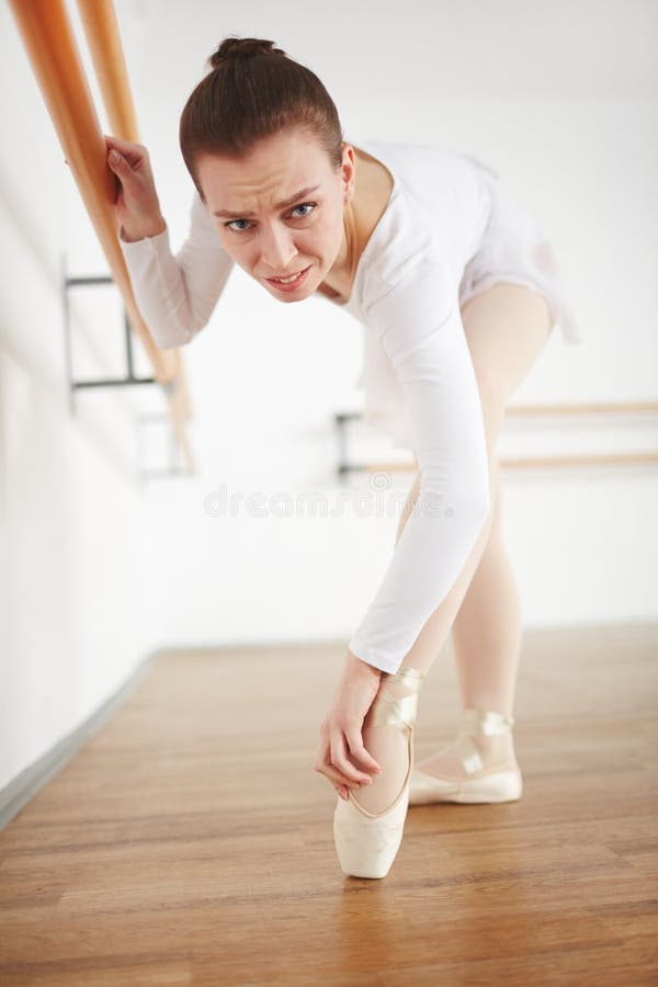 Pie lastimado foto de archivo. Imagen de problema, puntillas - 106100396