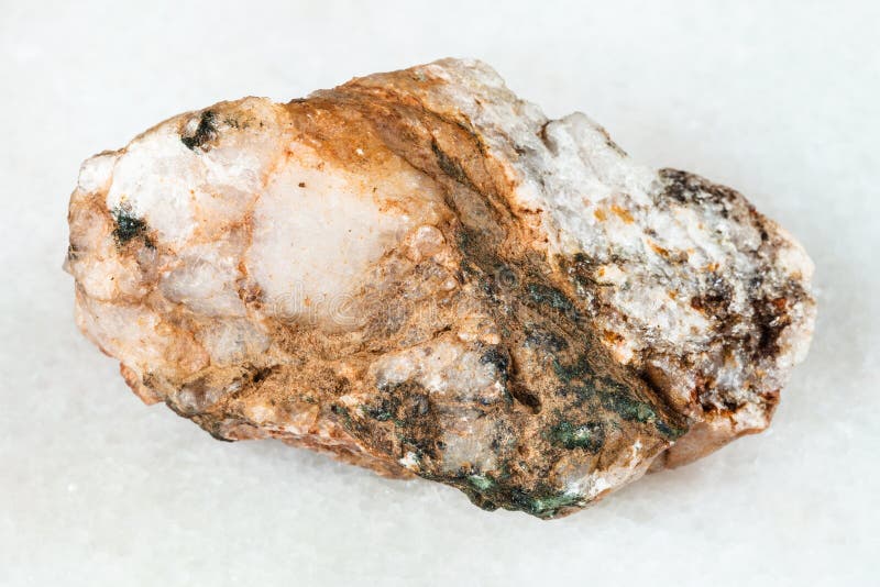 Piedra Cruda De La Albita En Blanco Imagen De Archivo Imagen De Cierre Espécimen 118889079