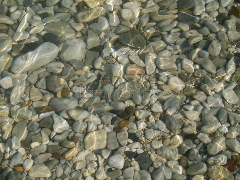 Piedra lisa del mar foto de archivo. Imagen de travieso - 6025872