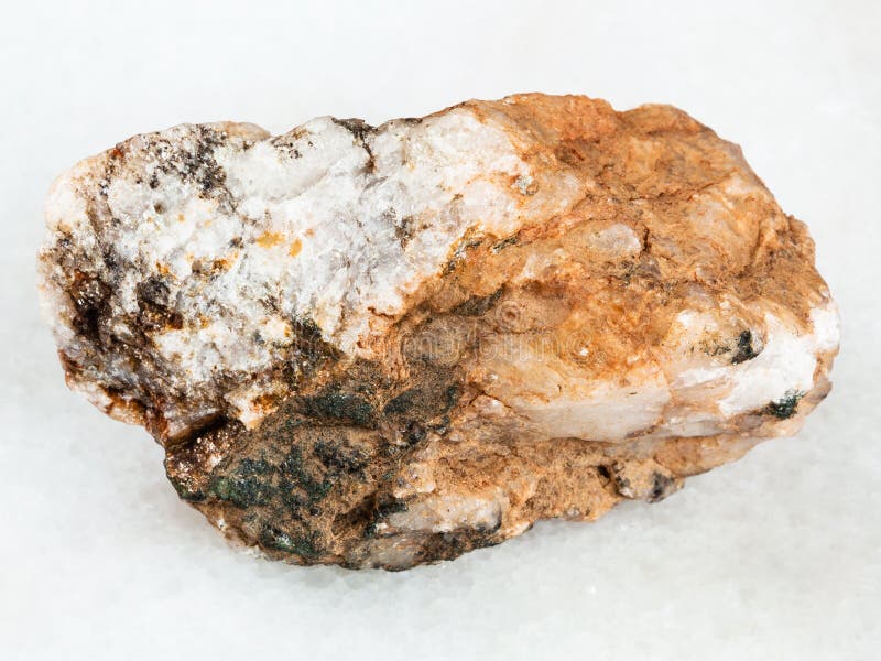 Piedra Cruda De La Albita En Blanco Imagen De Archivo Imagen De Cierre Espécimen 118889079