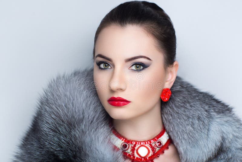 Piel del gris de la mujer imagen de archivo. Imagen de manera - 106548079