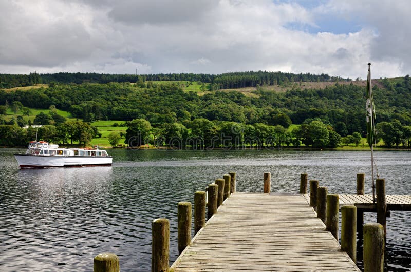 Steiger aan Coniston Water stock foto. Image of hout - 35042456