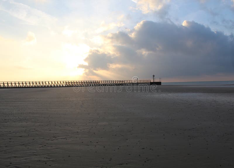 Littlehampton-Pier Und Leuchtturm, Sussex, England Redaktionelles ...