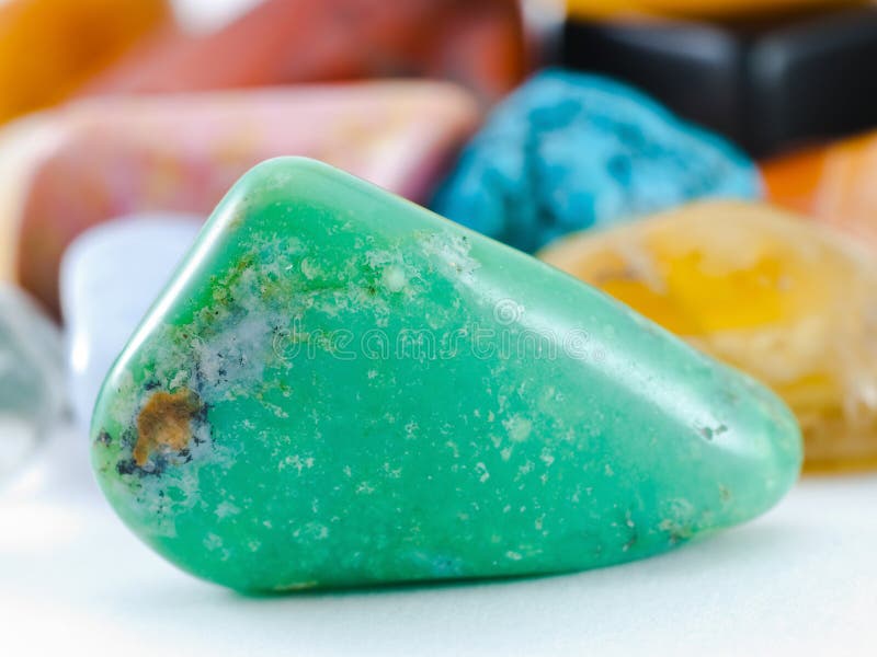 Pierre gemme de Nephrite photo stock. Image du horizontal - 13972896