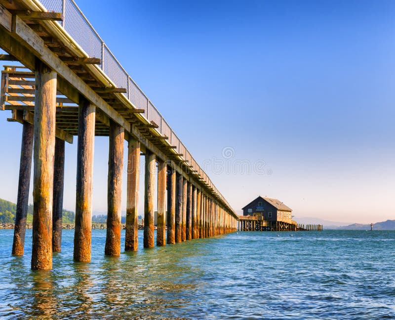Piers End En Garibaldi Oregon Photo éditorial - Image du roches ...