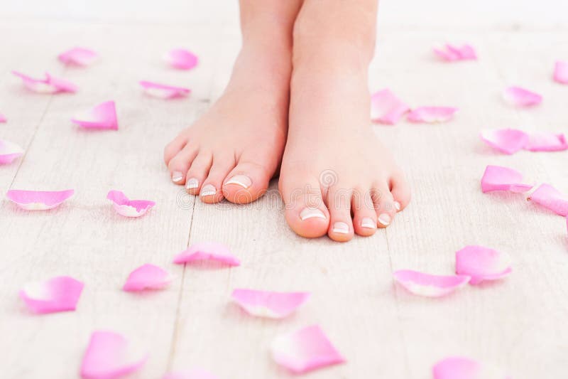 Pies hermosos imagen de archivo. Imagen de pies, suelo - 40374147