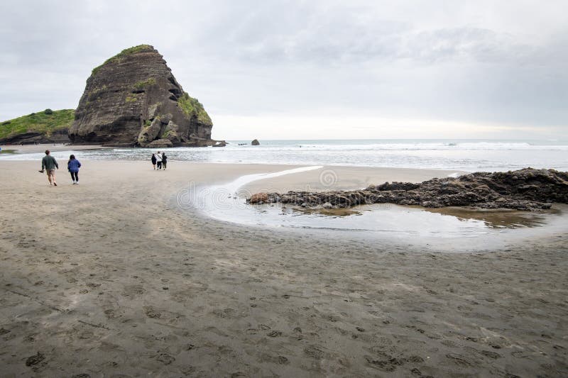 Piha Beach editorial photo. Image of auckland, shoreline - 323382416