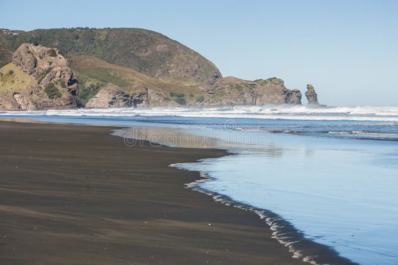Reflectie, Strand Van Nieuw-Zeeland, Bethells Stock Foto - Image of ...