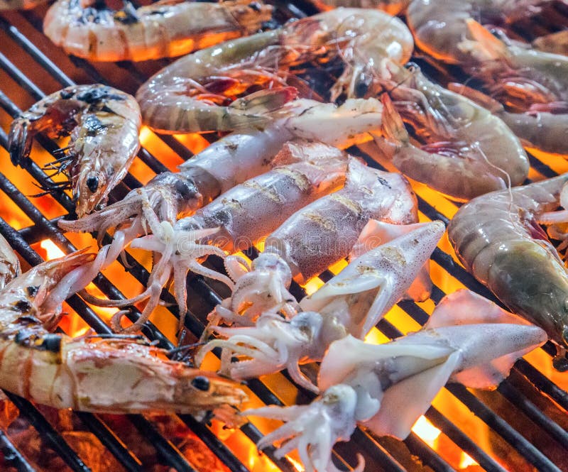 BBQ Pijlinktvis Op Een Stok Stock Foto - Image of heet, lunch: 39957208