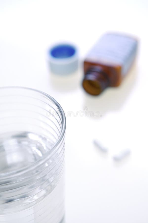 Pijnstillers stock foto. Image of behandeling, pillen - 3324936