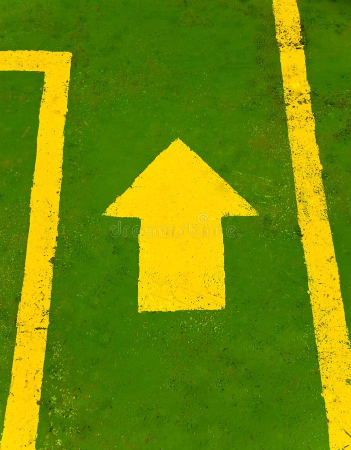 Pil arkivfoto. Bild av promenad, bana, grön, bakgrund - 14325956