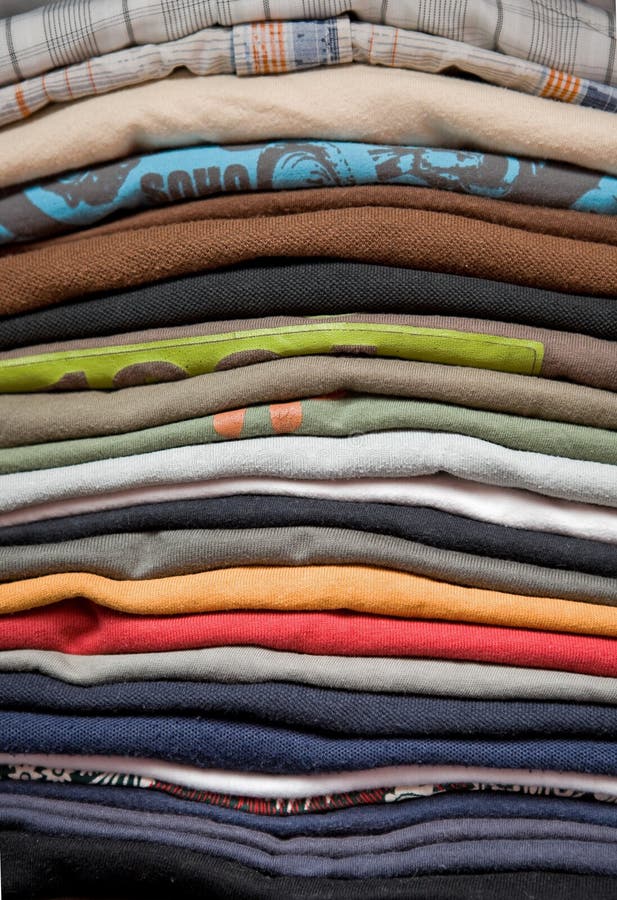 Dos Pilas De Ropa Doblada Aislada En Blanco Foto de archivo - Imagen de ...