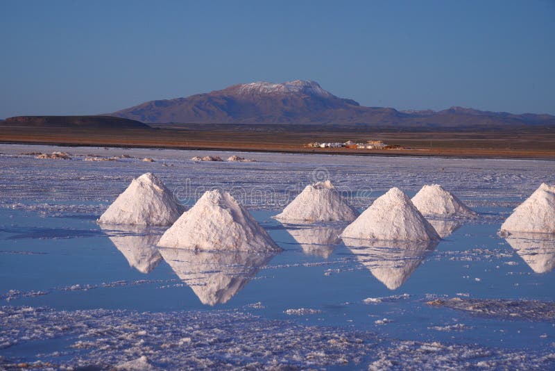 Pila de la sal de Bolivia foto de archivo. Imagen de terreno - 55587806