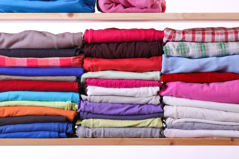 Pila de ropa colorida foto de archivo. Imagen de manera - 39927012