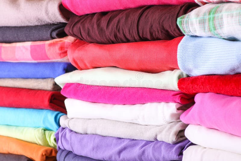 Pila de ropa colorida foto de archivo. Imagen de grupo - 39927124