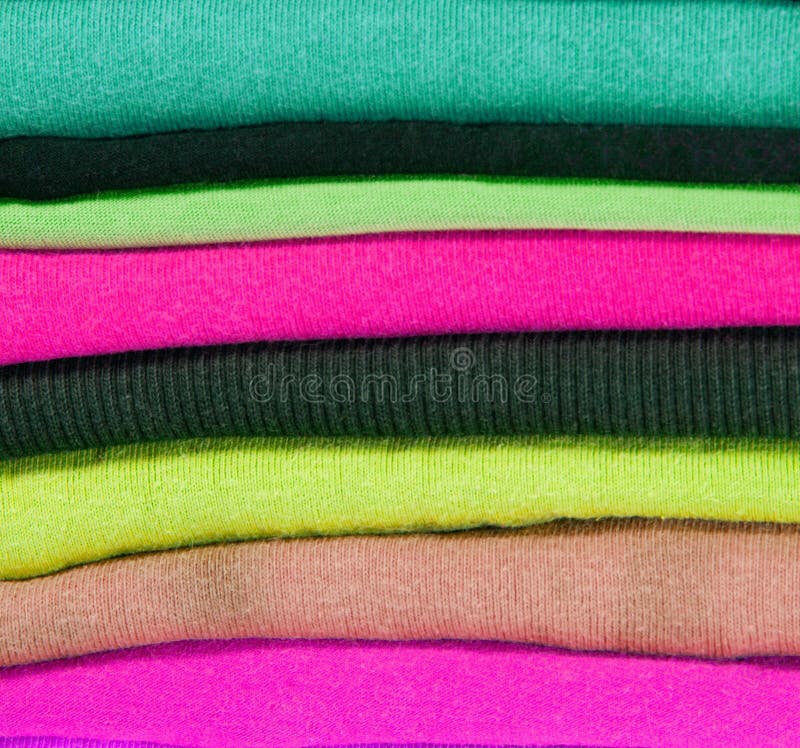 Pila de ropa colorida foto de archivo. Imagen de pantalones - 7182504