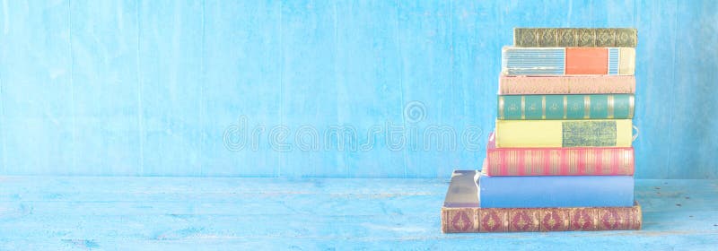 Pila Di Libri Della Libro Con Copertina Rigida - Orizzontale Immagine ...