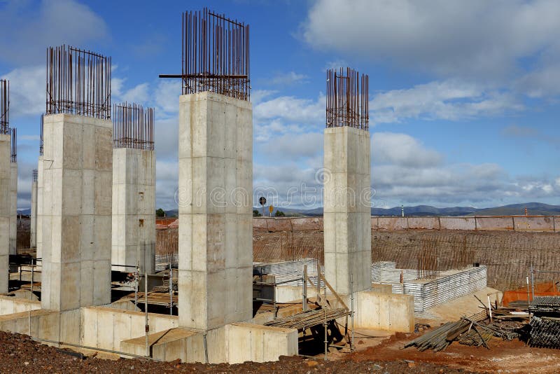 Pilares de la construcción foto de archivo. Imagen de desarrollo - 60177142