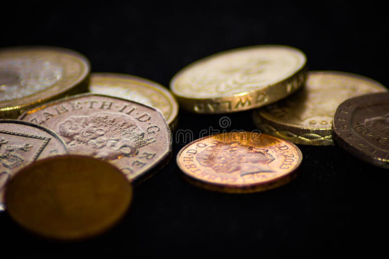 Pile of British Coins editorial photography. Image of investment - 86097897